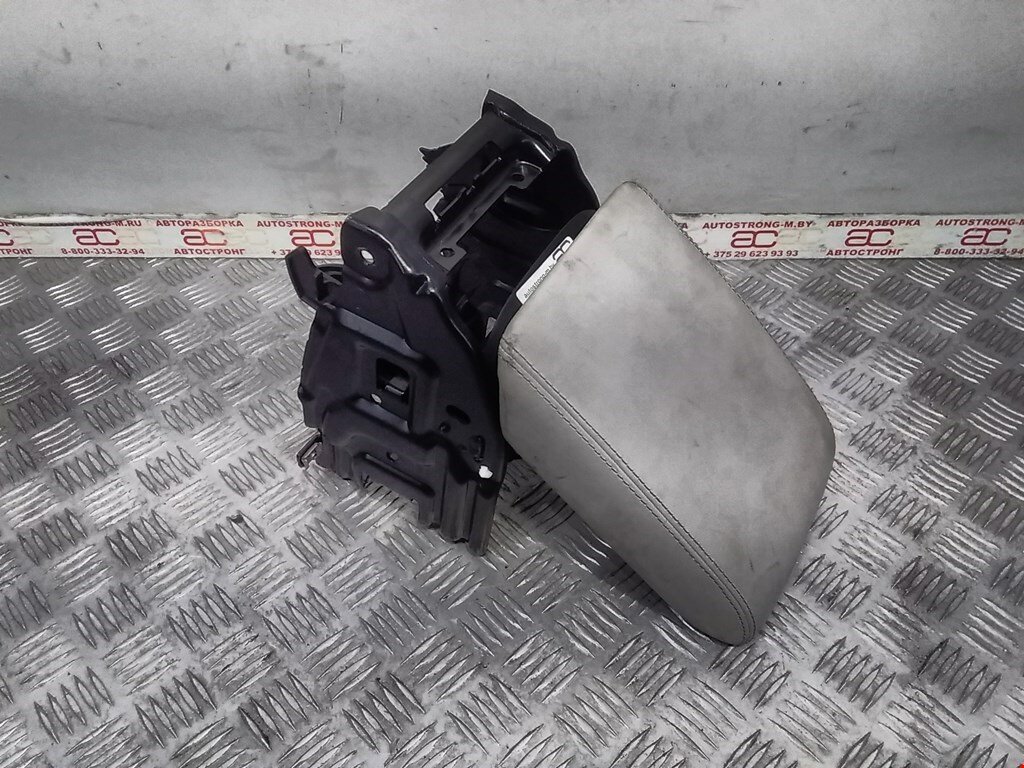 Подлокотник Audi A5 8T 8K0864207E арт. 718776