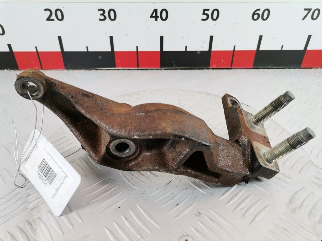 Кронштейн (крепление лапа) двигателя Mazda 323 BA BC1D39030D арт. 1485854