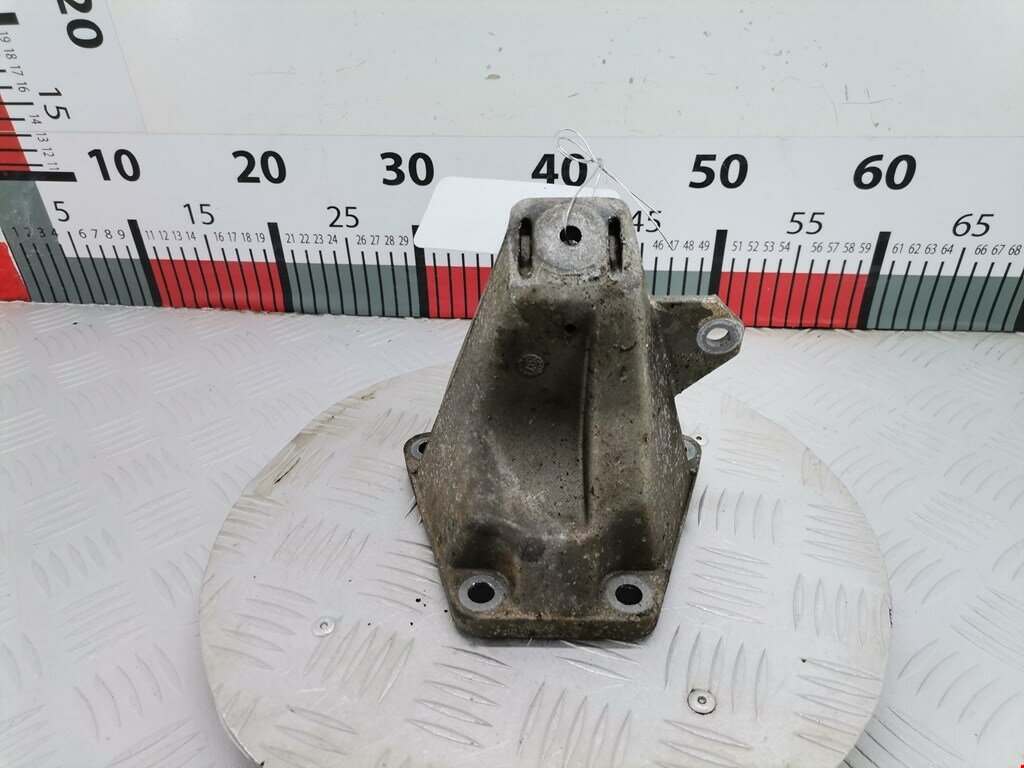 Кронштейн (крепление лапа) двигателя Audi A6 C5 8D0199308D арт. 1604586