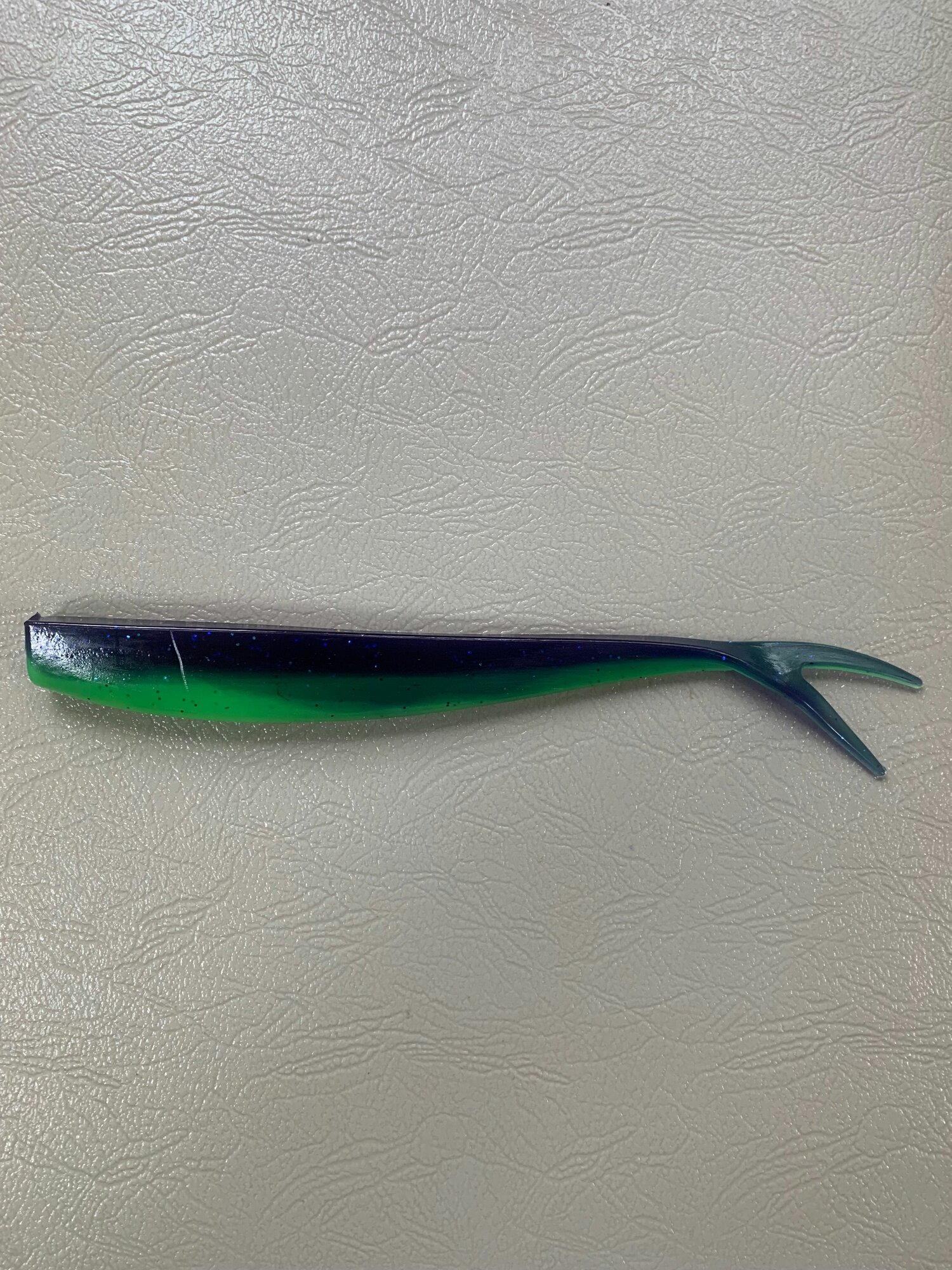 Мягкая крупная силиконовая приманка для рыбалки Pike Slag 21см (свимбейт/ джеркбейт), Фиолетово-зеленый (Violet Lime), 1 шт.