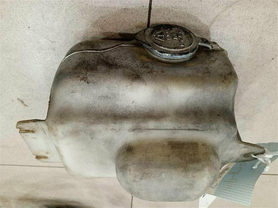 Бачок омывателя лобового стекла от Toyota Land Cruiser 80 1990-1997