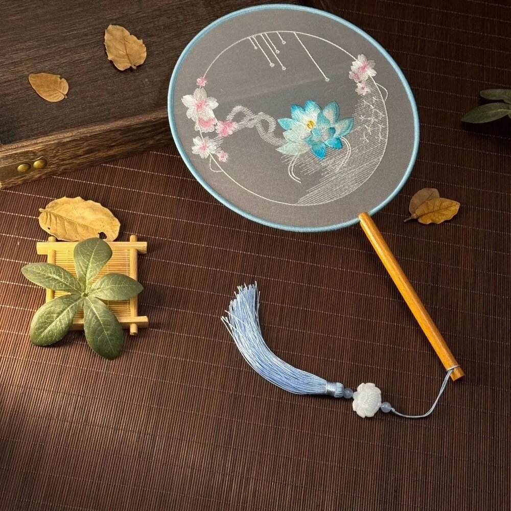 Шелковый веер ручной работы