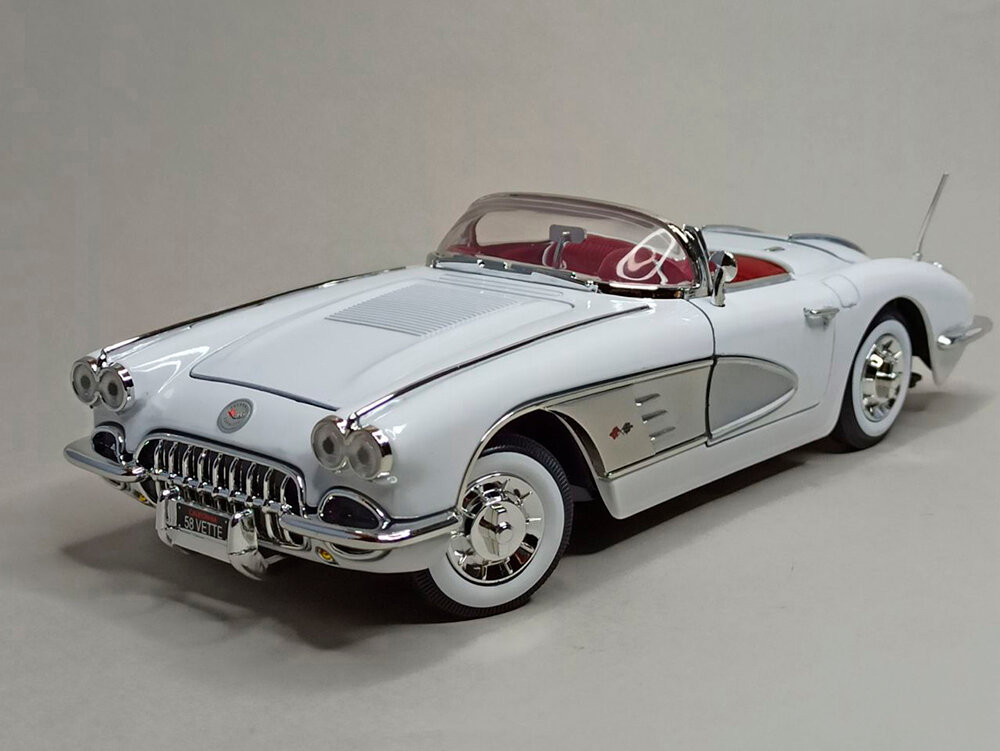 Модель коллекционная MOTORMAX Chevrolet corvette 1958 white 1:18 motormax