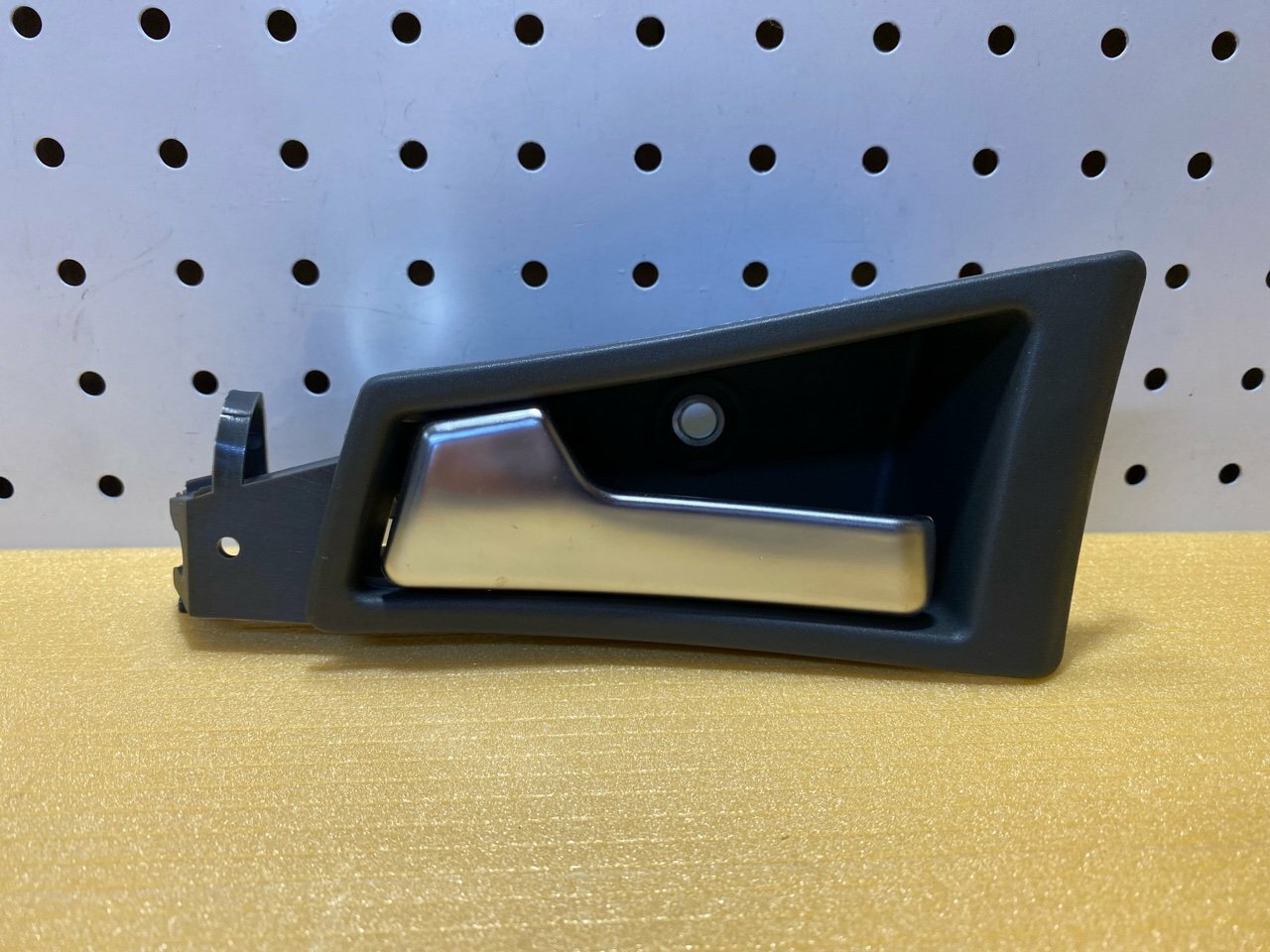 Ручка двери TangDe, для MAN TGA/TGL/TGM, внутренняя, левая, черная (МАН ТГА ТГЛ ТГМ)