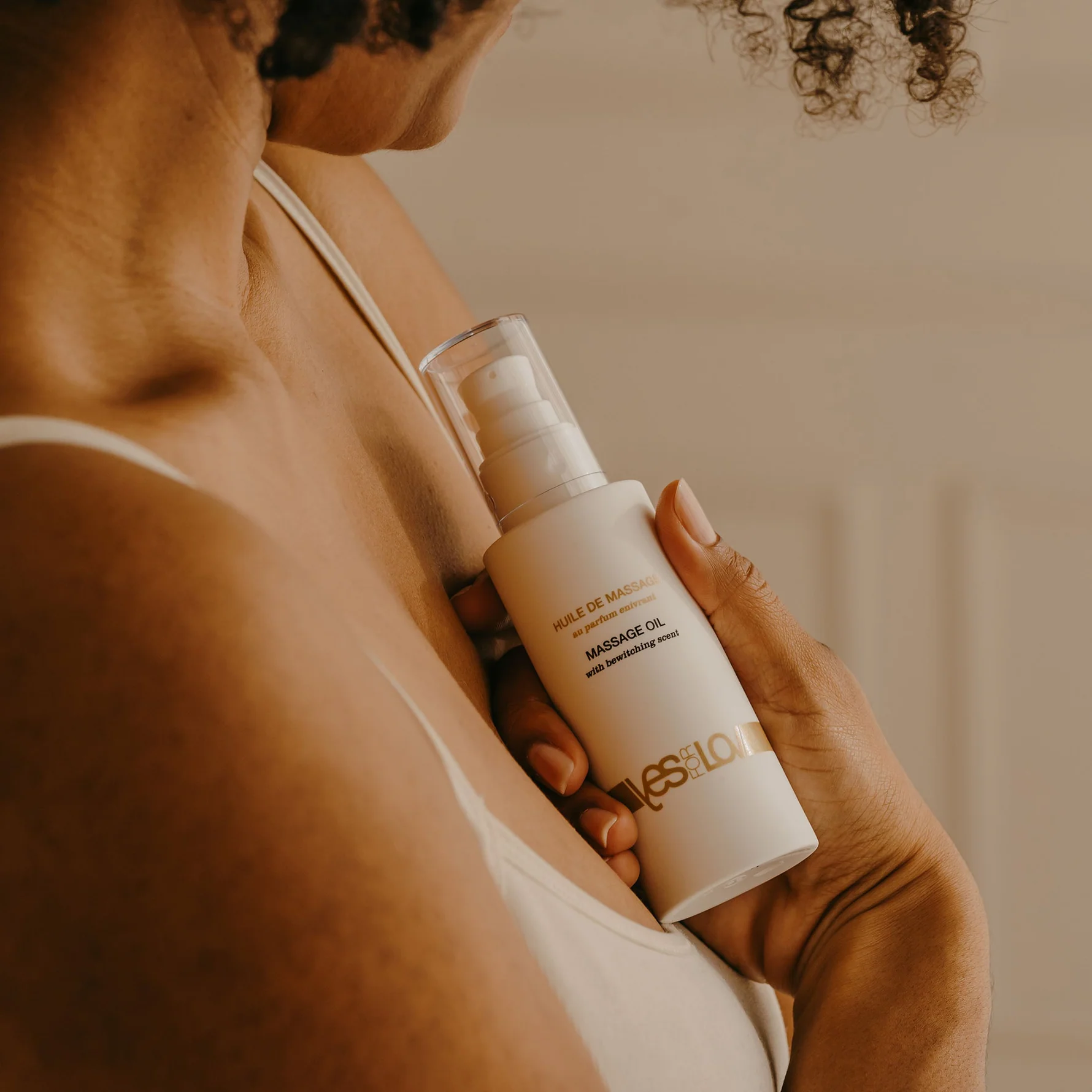 Расслабляющее и чувственное массажное масло YESforLOV BEWITCHING MASSAGE OIL, 100мл