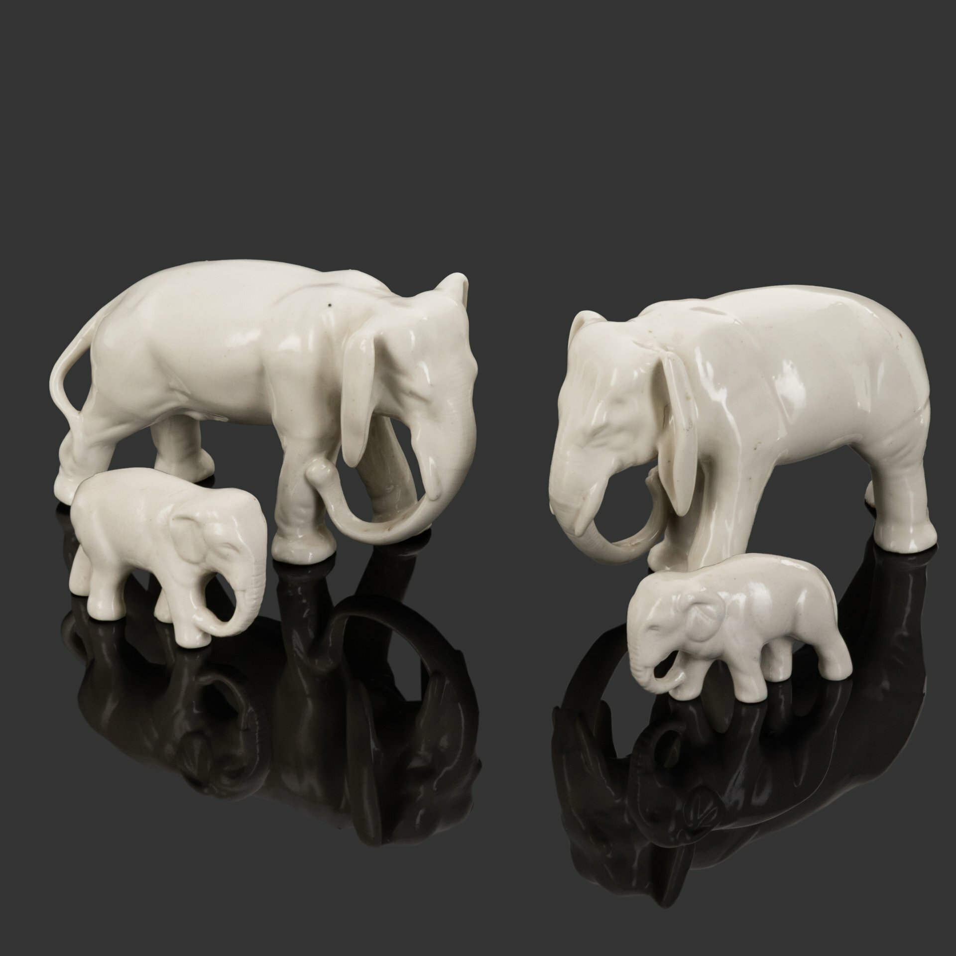 Скульптурная композиция "Слоны", фарфор, Артель «Керамик» (Полонский ЗХК), СССР