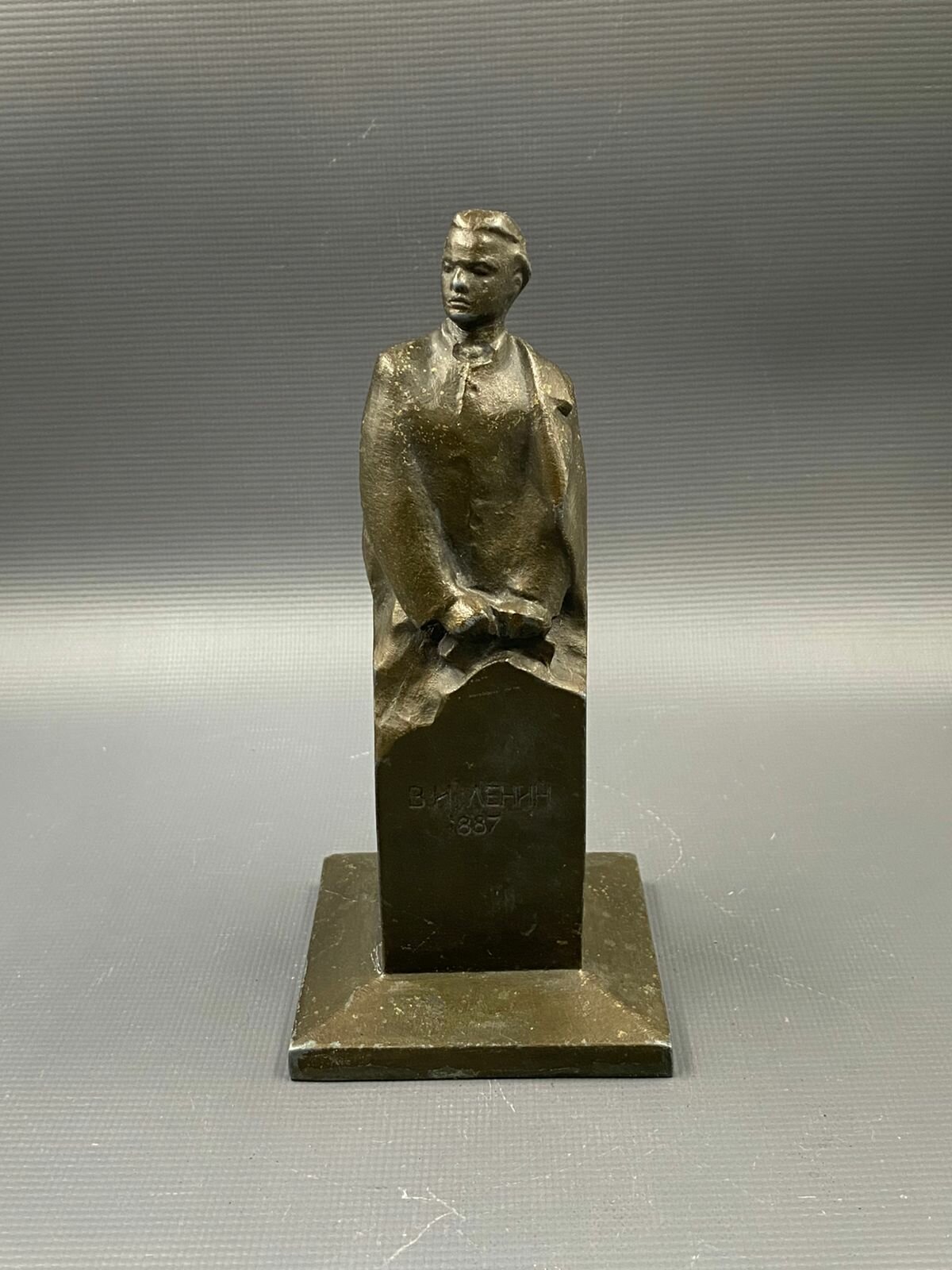 Скульптура " Владимир Ленин 1887г" Высота 17 см Силумин Времён СССР