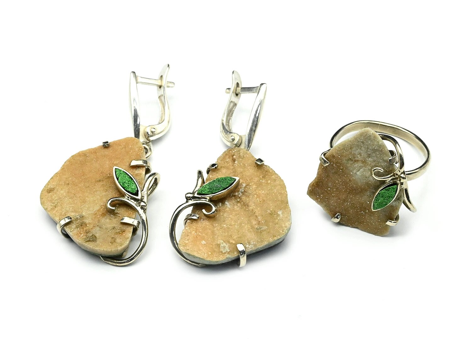 Комплект бижутерии: серьги, кольцо, гранат