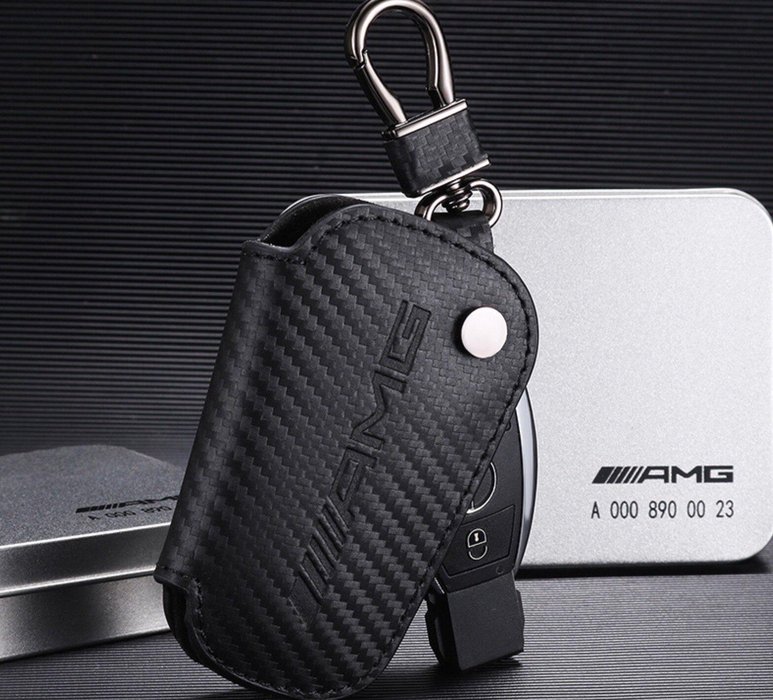 Защитный чехол MyPads М-236864 для ключа Mercedes-Benz AMG с карбоновым рисунком и брелком