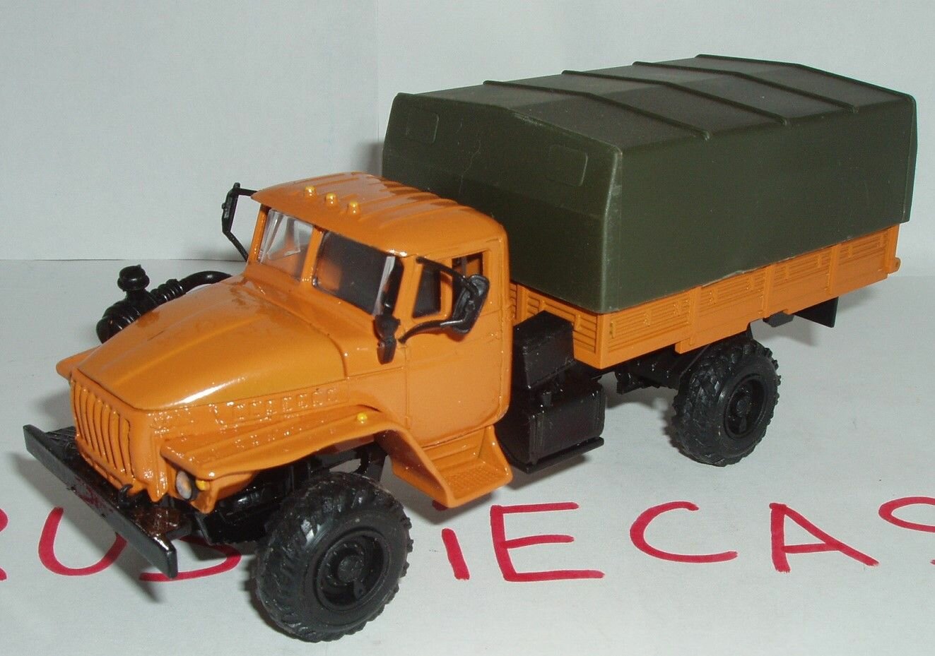 Масштабная модель УРАЛ-43206 (оранжевый/зеленый), раритет, масштаб 1/43