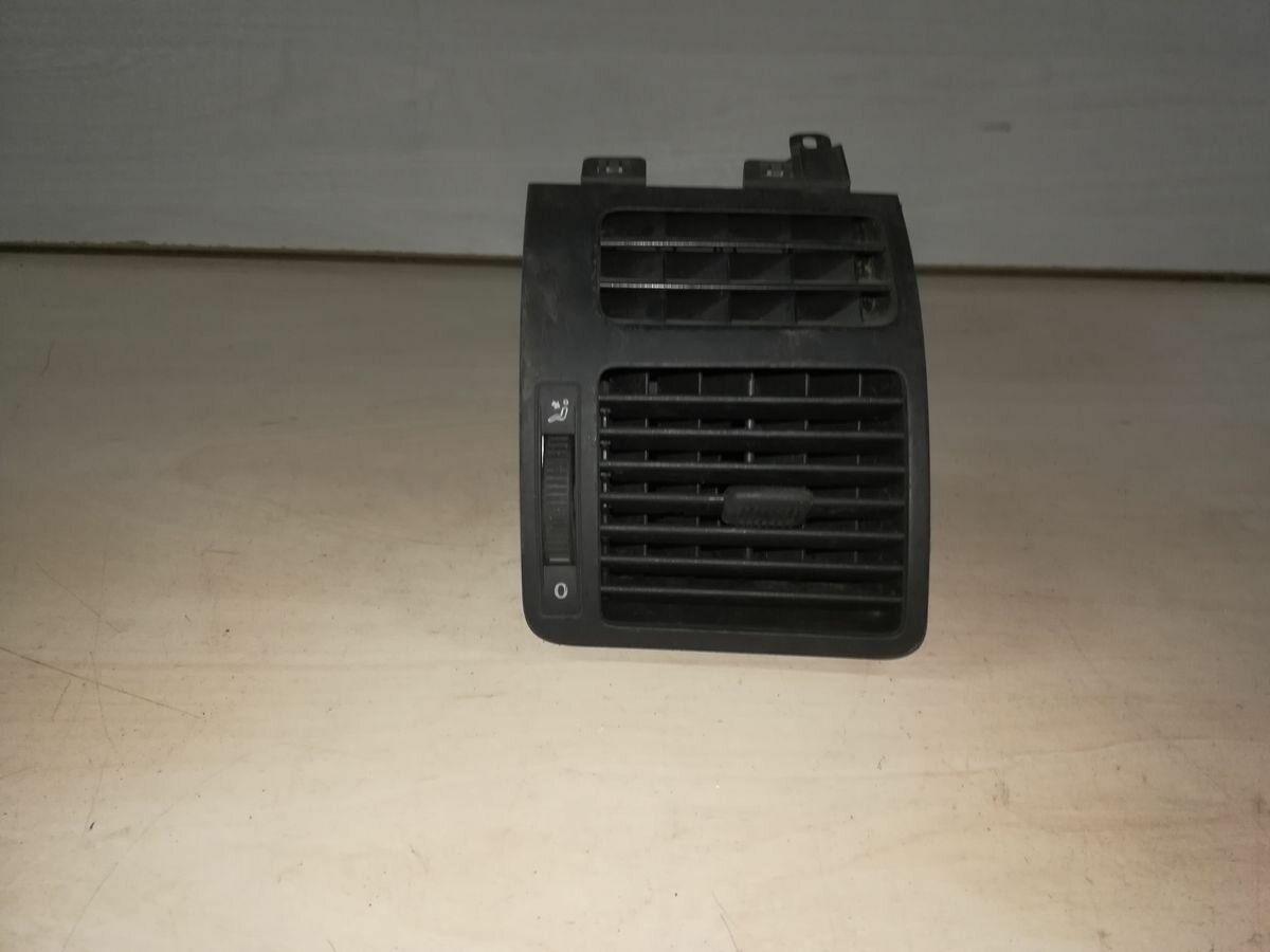 Дефлектор воздушный правый Volkswagen Touran