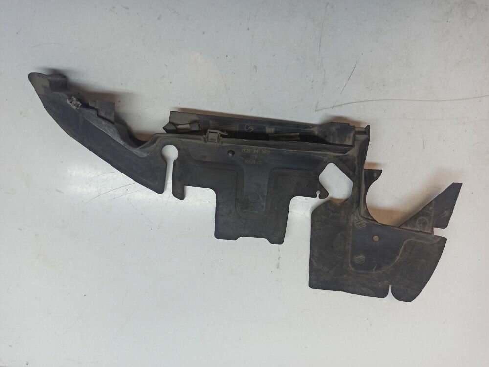 Дефлектор радиатора левый Audi A6 4F 4F0121283 4F0121283