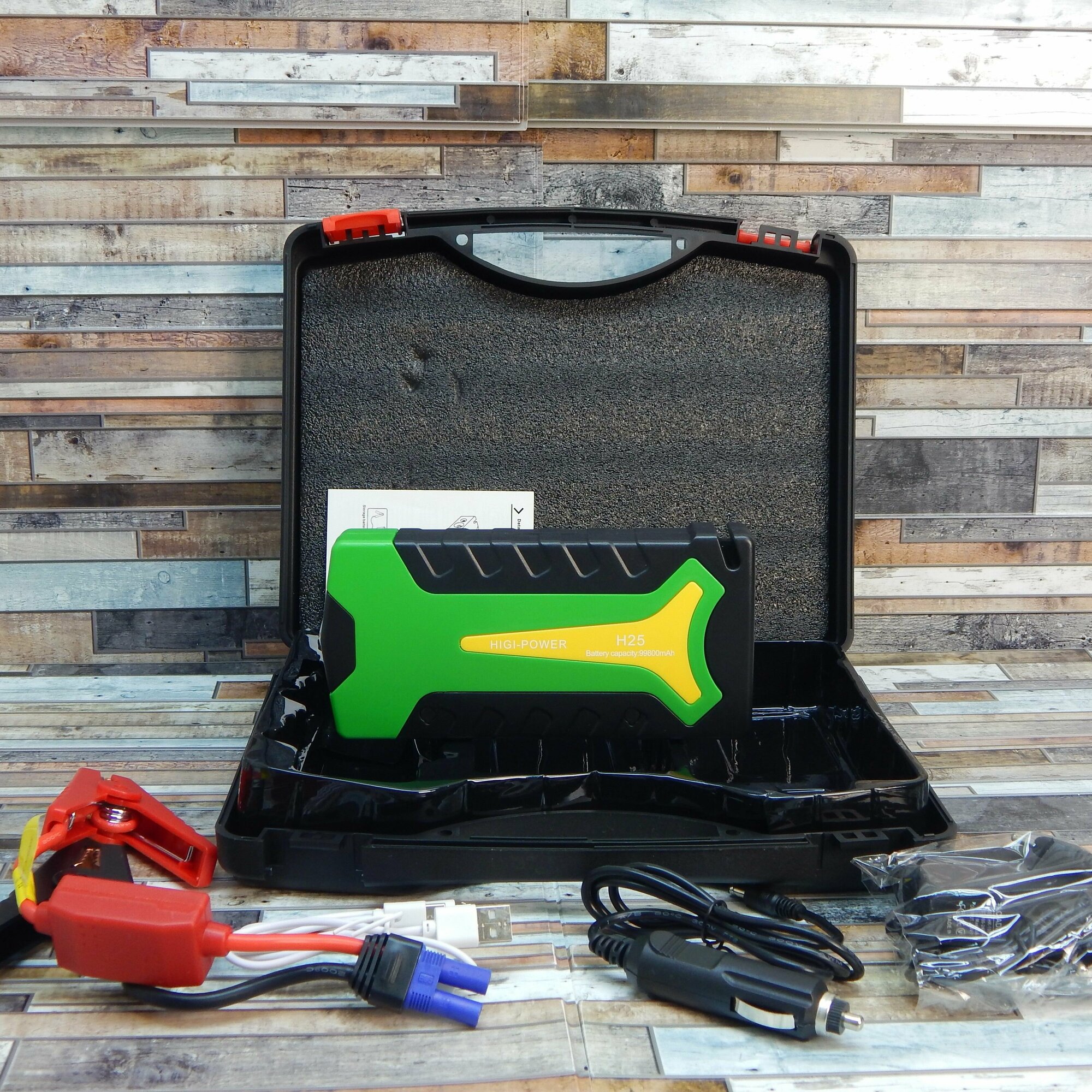 Универсальное пуско-зарядное устройство Jump Starter Н 25 в кейсе.