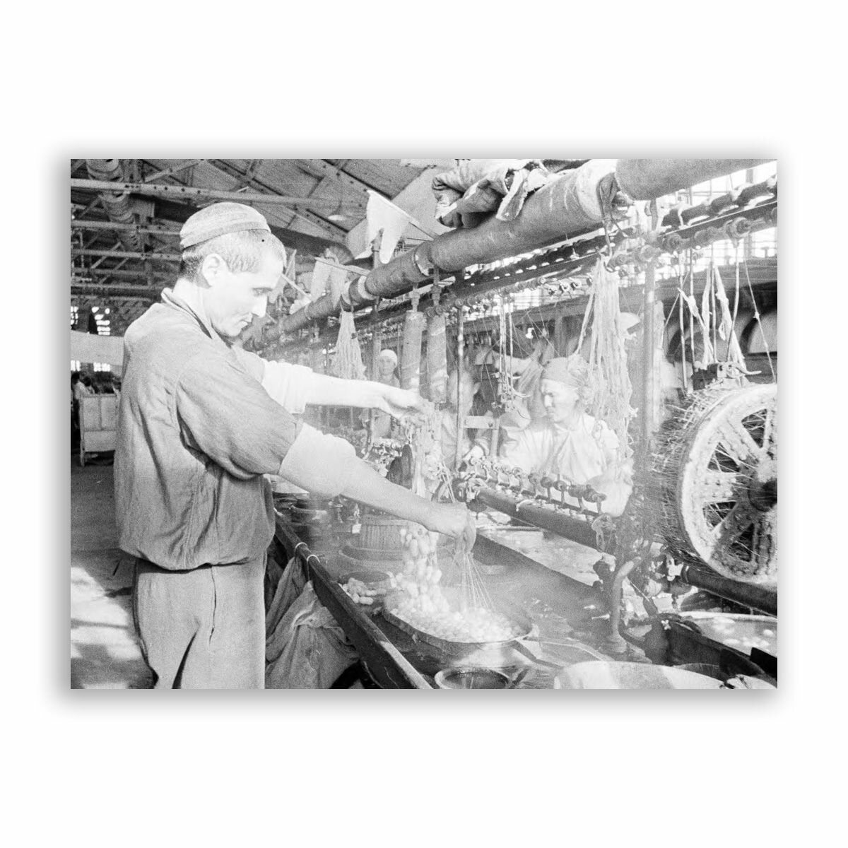 Советский постер, плакат на бумаге / Советские рабочие / Размер 40 x 53 см