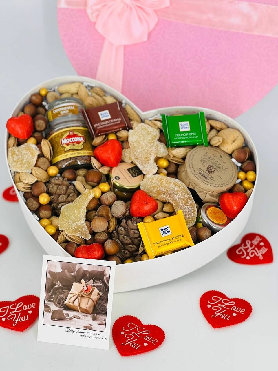 Подарочный набор в коробке сердце "орехи и сухофрукты, шоколад, мед и баночка кофе" Подарок на 14 февраля 8 марта