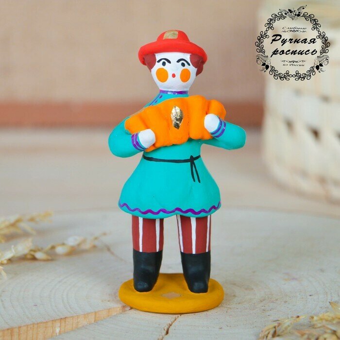 Дымковская игрушка "Мужик стоячий с гармошкой"