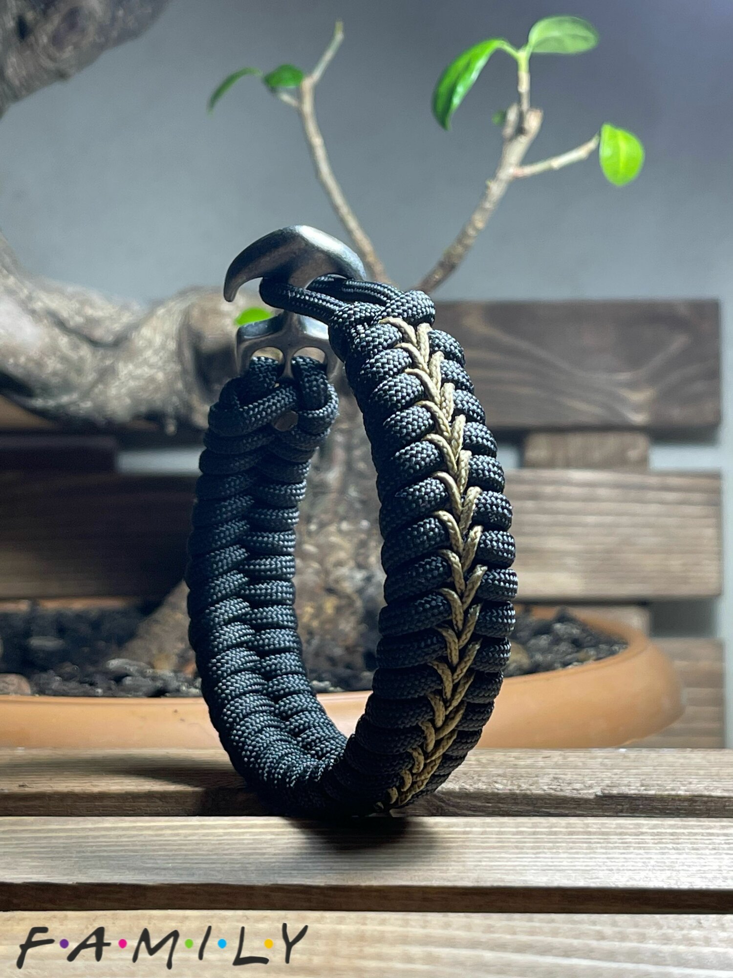 Плетеный браслет