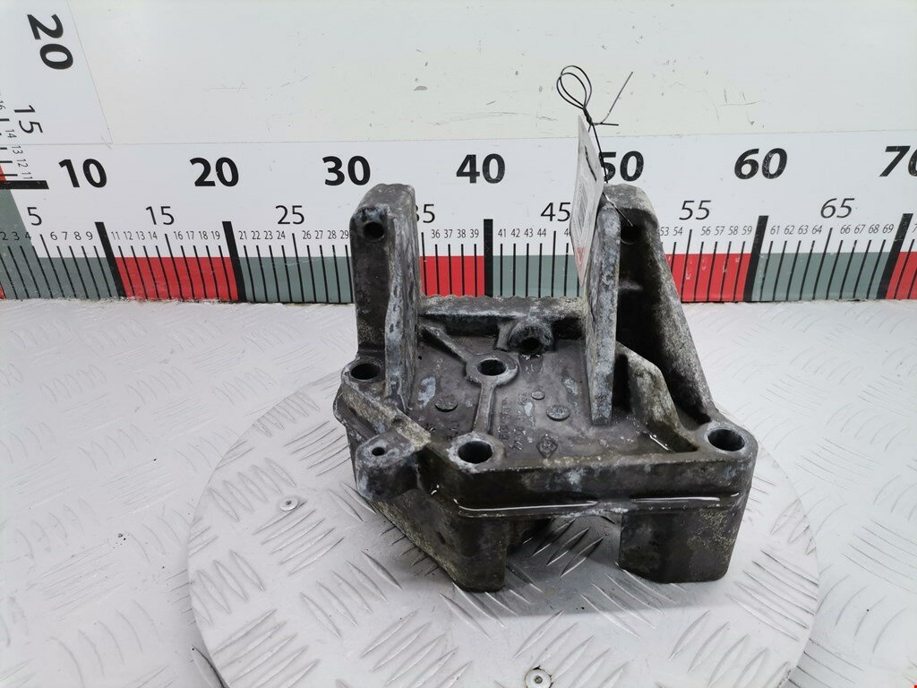 Кронштейн (крепление лапа) двигателя Renault Master 2 8200774539 арт. 1635249