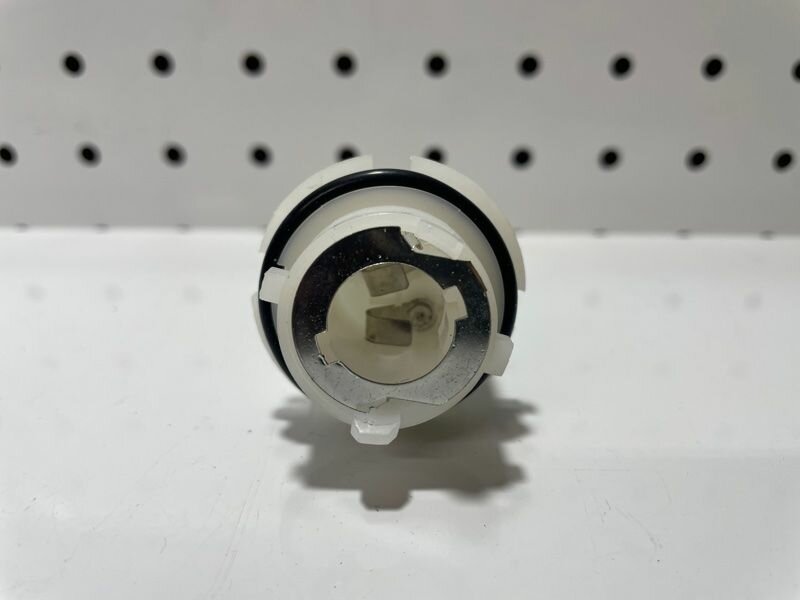 Патрон лампы указателя поворота 3-контактный Volvo Fh 2023