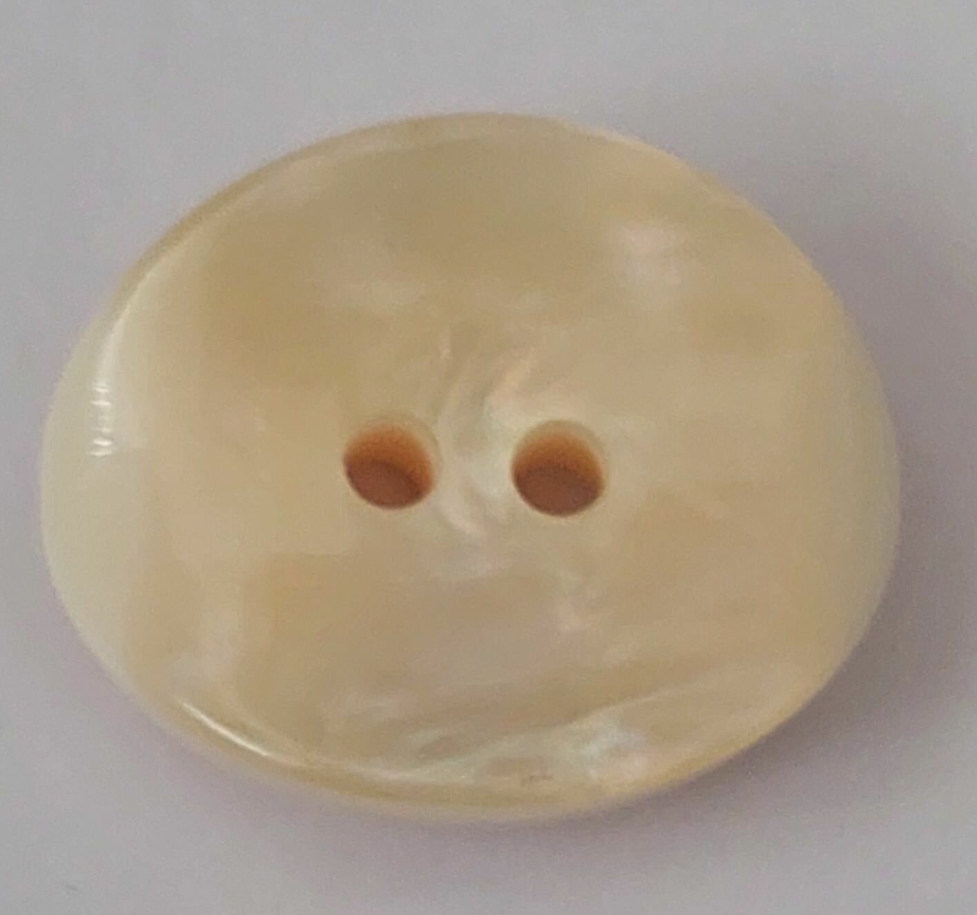 Пуговицы костюмные перламутровые овальные 20х17 мм на 2 прокола 8 шт.