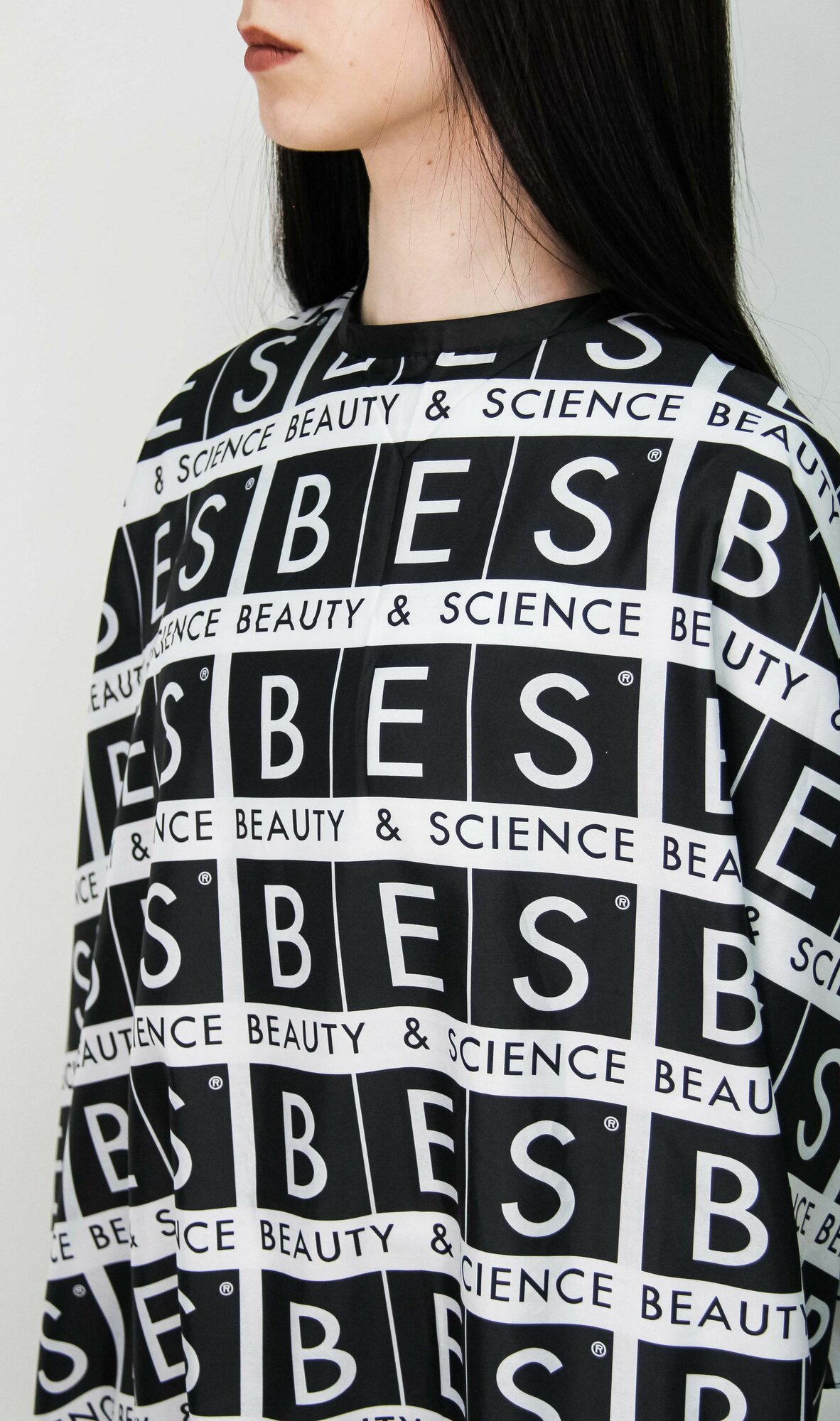 Пеньюар парикмахерский Beauty Science на кнопке черно-белый,142х118см