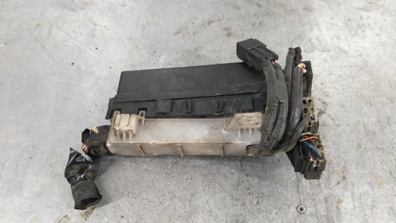 Блок предохранителей Nissan Cube AZ10 CGA3DE 1998- 243822U710