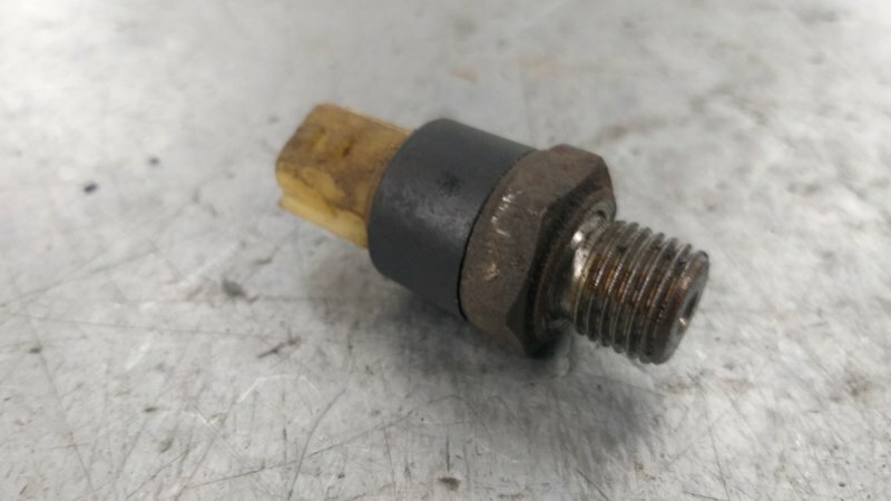 Датчик давления масла RENAULT Megane LM2Y K4M813 2006 (б/у) 2524000Q0A