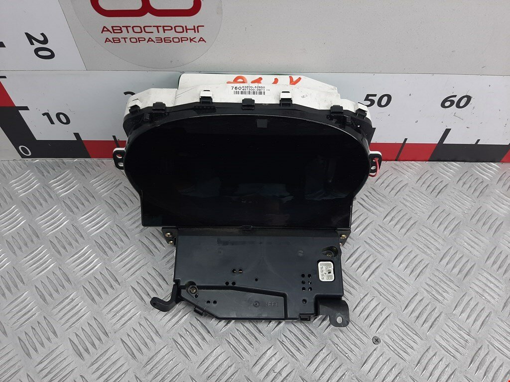 Панель приборная (щиток приборов) Toyota Yaris 1 8380052650 арт. 374520