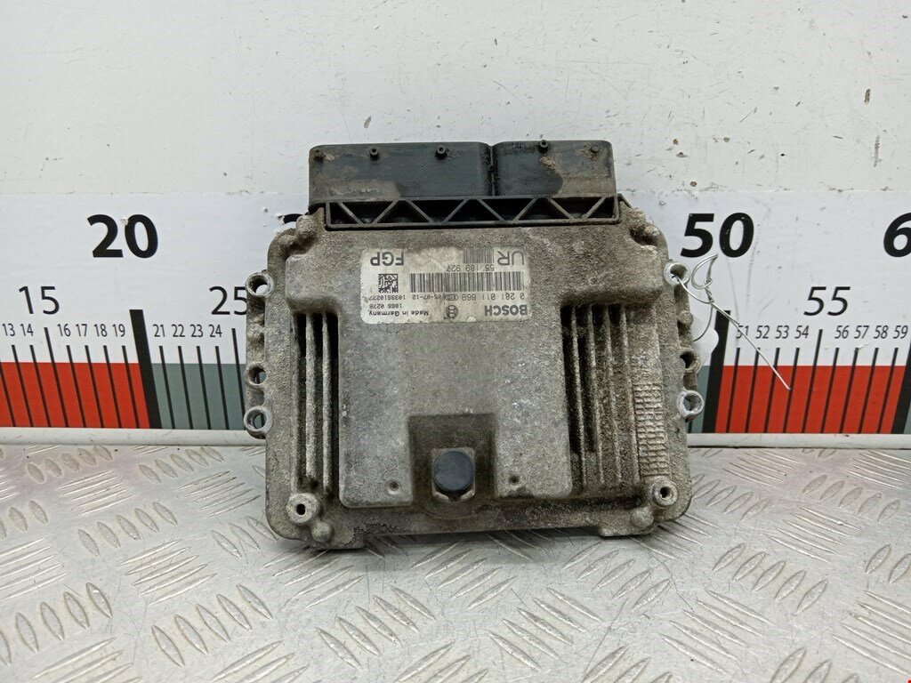 Блок управления двигателем Opel Zafira B 55556262 арт. 2108150