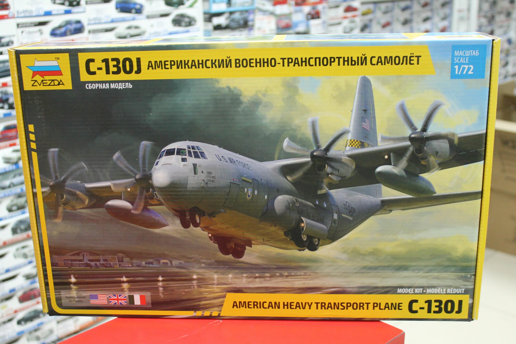 Сборная модель самолета 1:72 7325 Военно-транспортный самолет С-130J