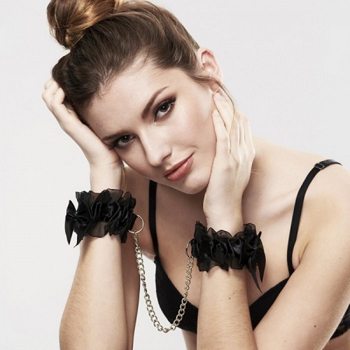 Элегантные наручники из черных лент с бантами Frou Frou, bijoux-0081