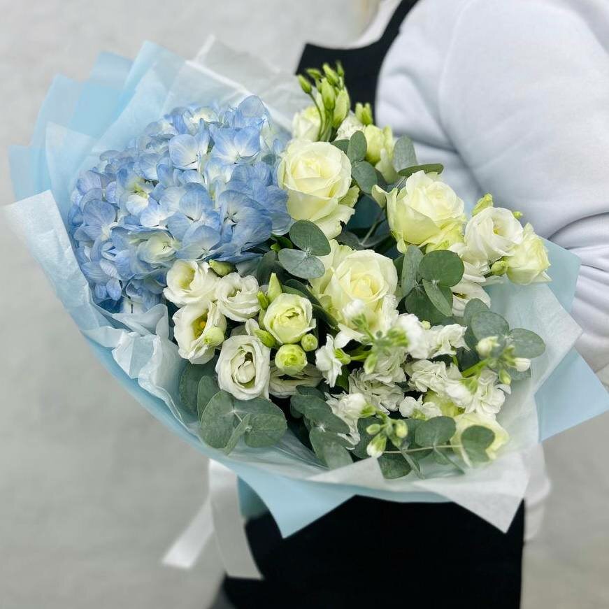Авторский букет с эустомой, гортензией, маттиолой и розами. Rybe-flowers.