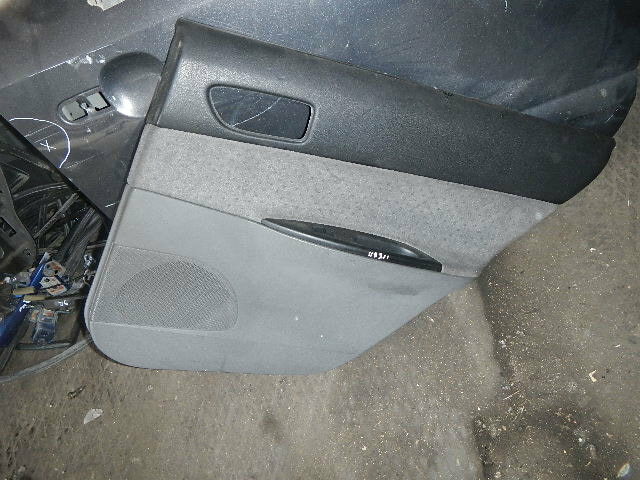 Б/У Обшивка двери задней правой, Mazda (Мазда)-6 (GG) (02-07) MAZDA 6 (GG) (02-07) с разбора грязная, с кнопкой 119311 MA...