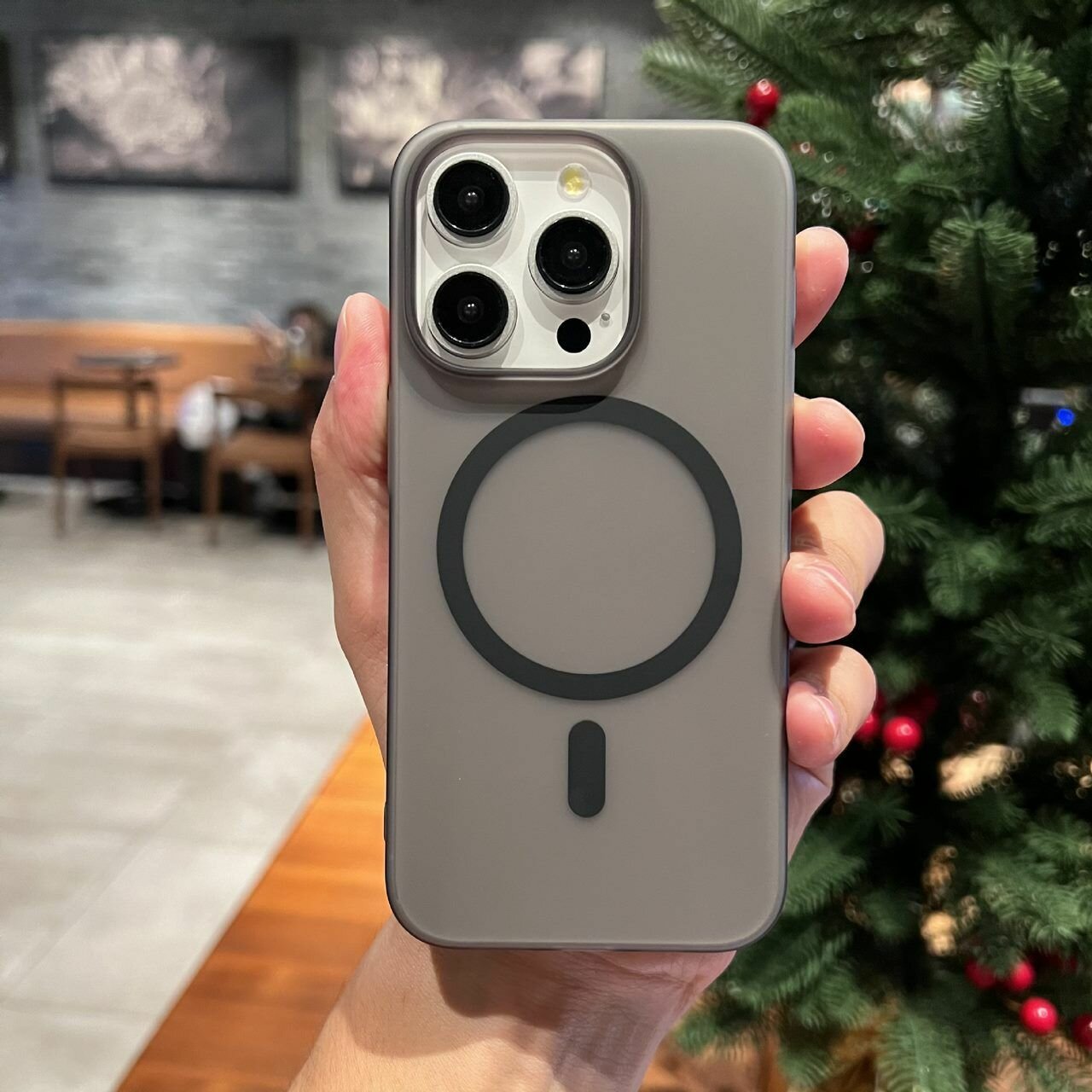 Чехол на Айфон 15 Про Макс с MagSafe, полупрозрачный для iPhone 15 Pro Max, черный магсейф