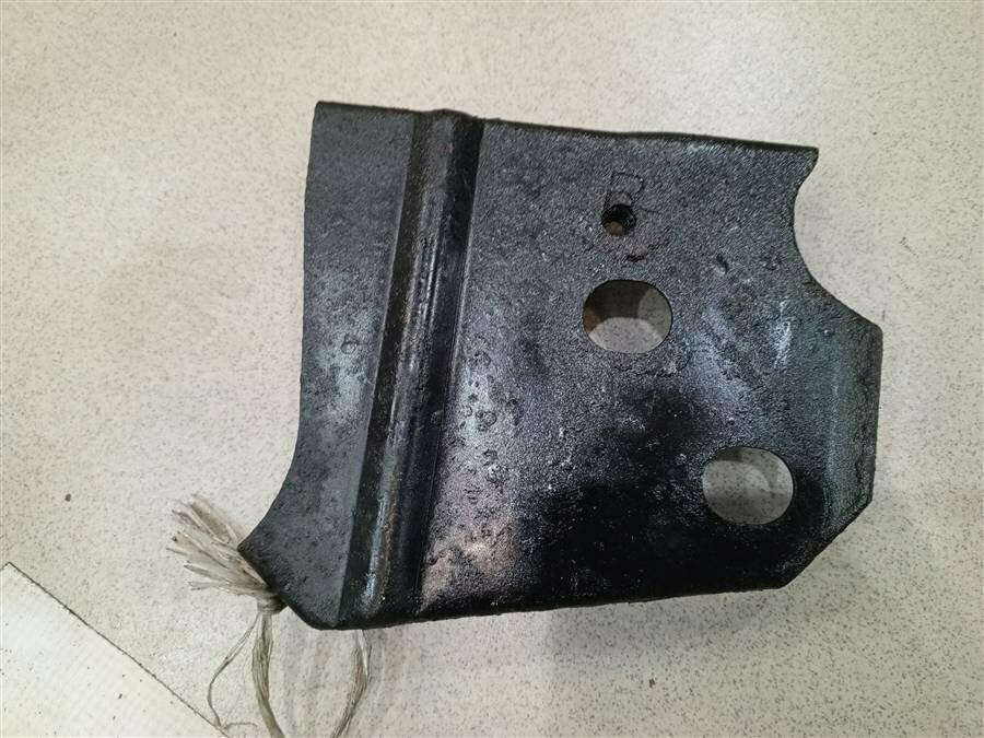 Кронштейн заднего бампера правый от Mitsubishi Pajero, Montero 2 1991-2004