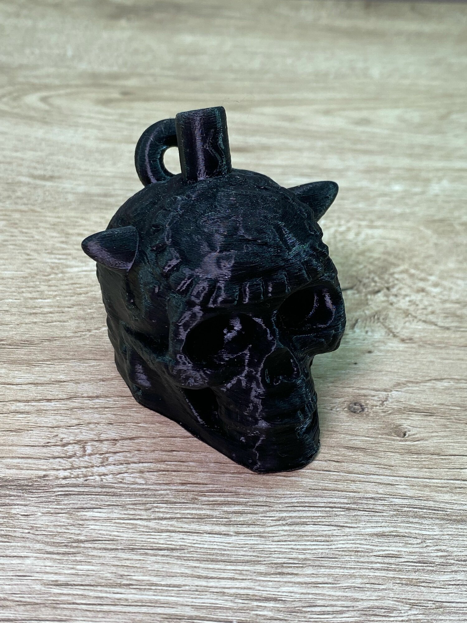 Ацтекский свисток смерти. Череп черный с рогами и петлей для подвески. Экологичный пластик.