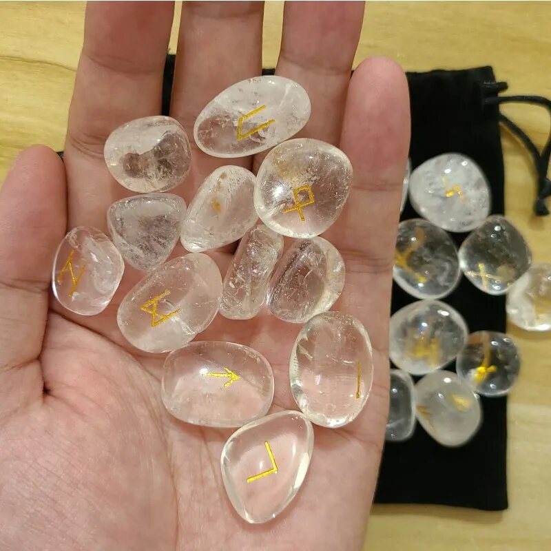 Набор рун из белого хрусталя и черного оникса 24 шт. rock crystal
