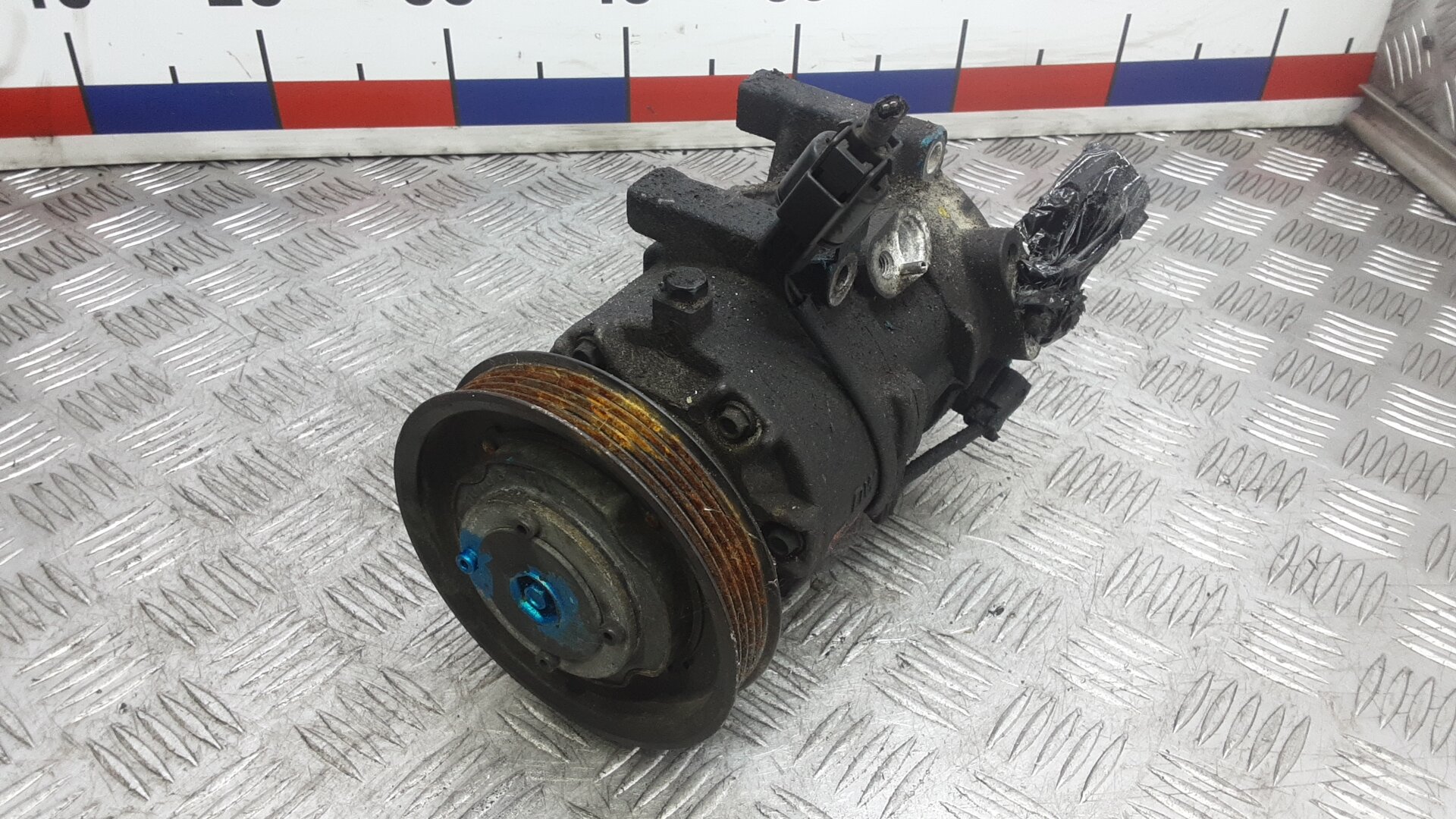 Компрессор кондиционера дизельный HYUNDAI I40, Номер 977013Z000