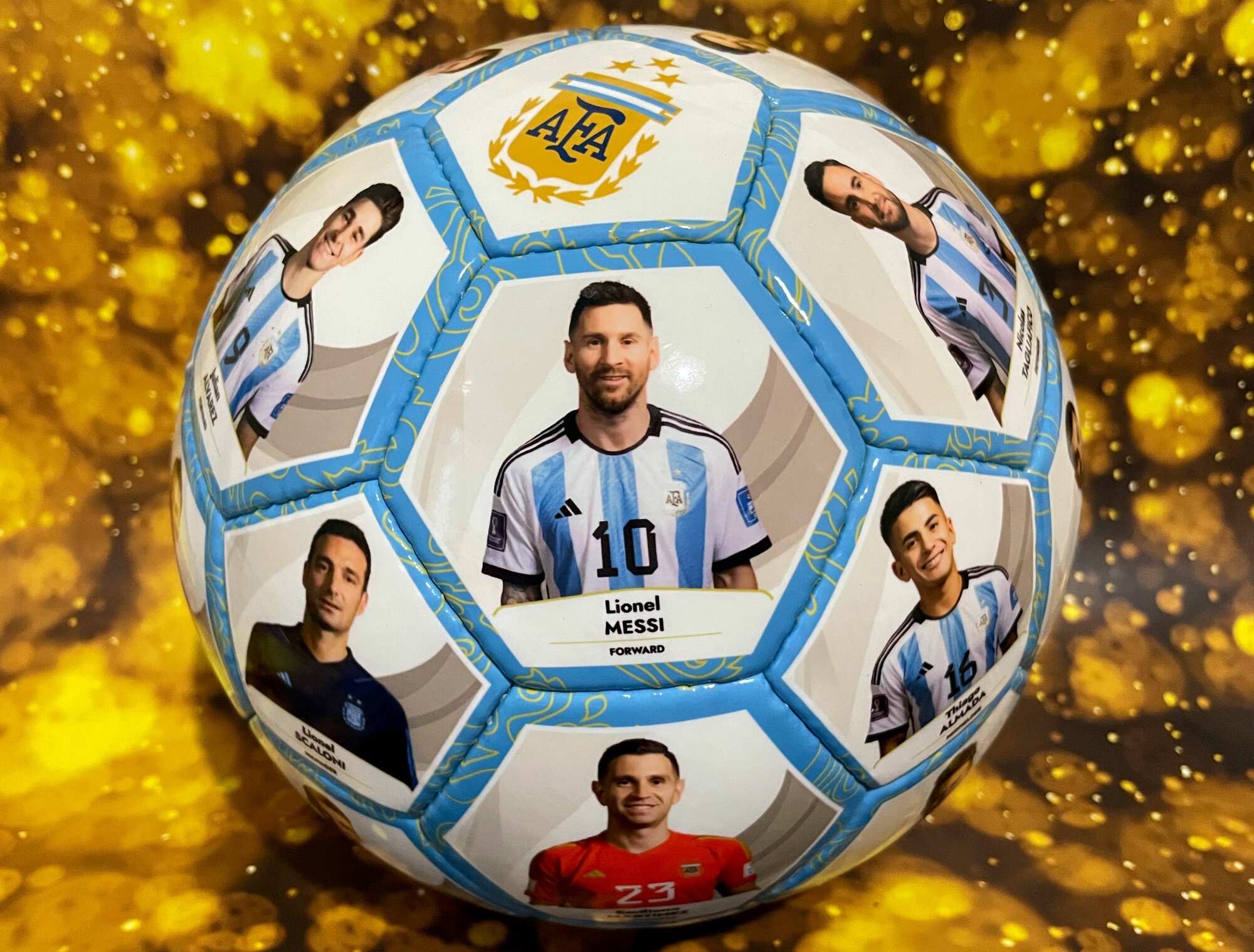 Коллекционный мяч Сборная Аргентины с Лионелем Месси. Чемпионат мира по футболу 2022