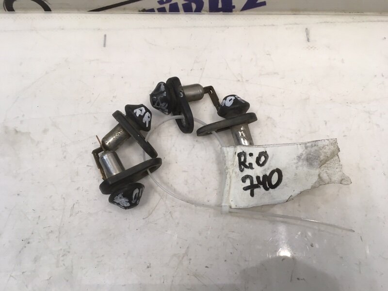 Б/У концевик двери Kia Rio 2004 DC A5D цена за штуку. в наличии 3 штуки. 28593 Hyundai-KIA арт. 0K55266540