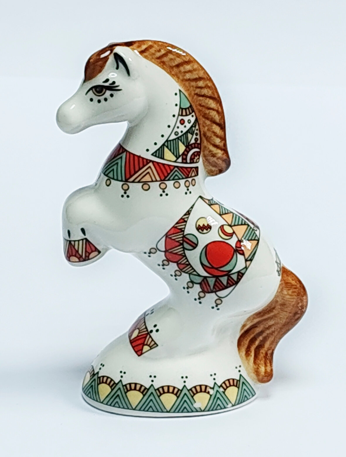 Фигурка фарфоровая лошадка (цирк) символ 2026 года . Авторское деколирование Россия.