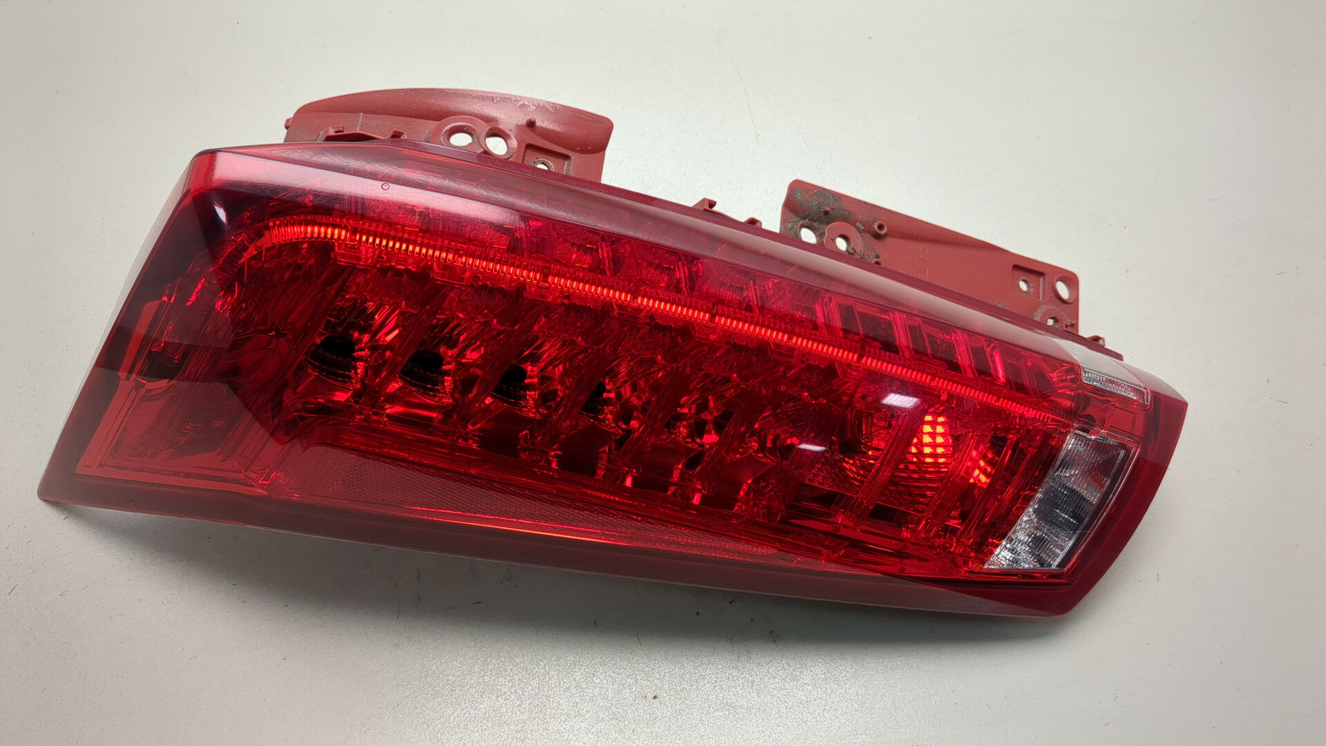 Фонарь (задний) левый Cadillac SRX Б/У