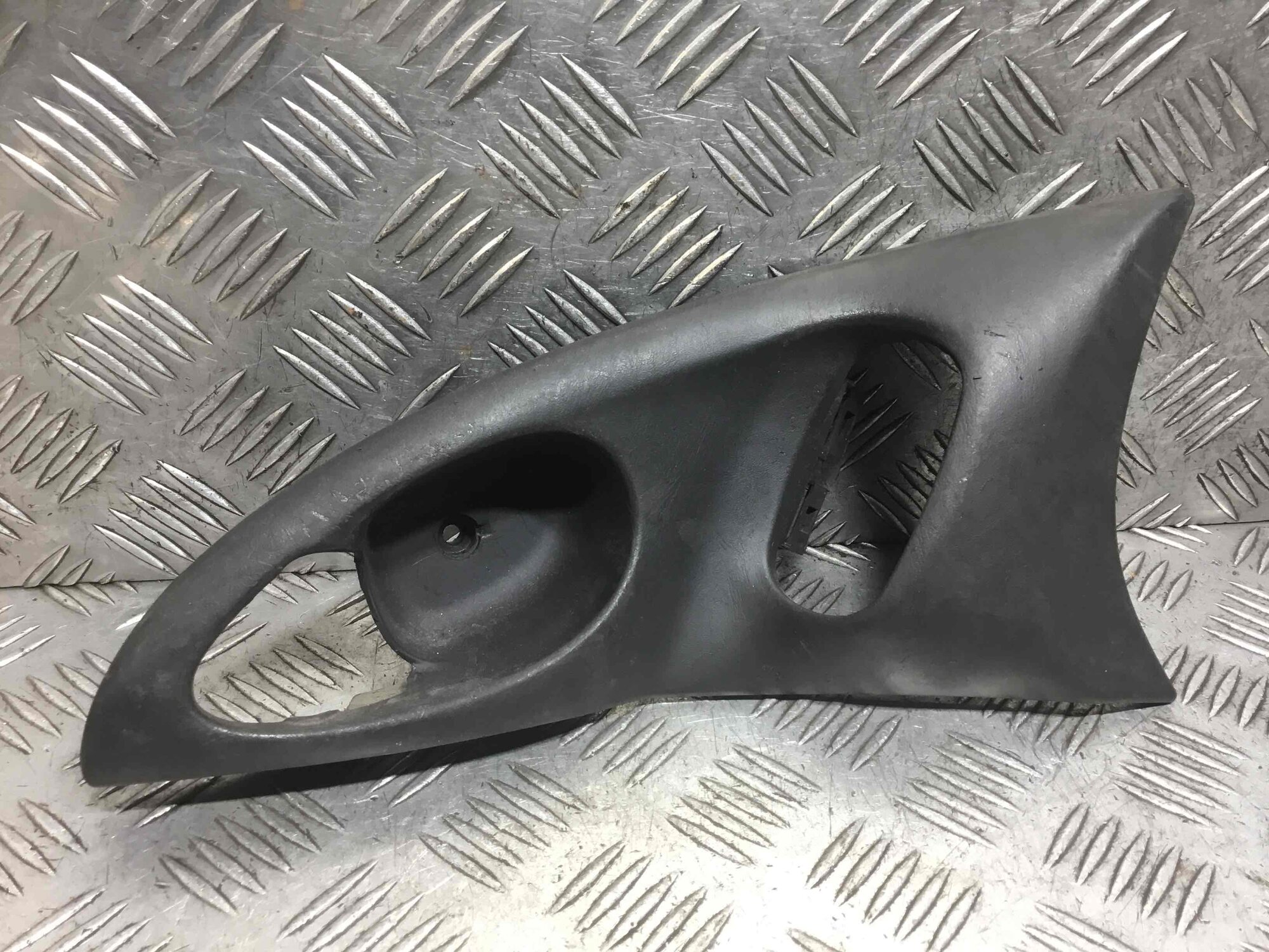 Б/У Накладка двери передней левой Ford Focus 1 поколение [рестайлинг] (2001-2005) 2004 г.