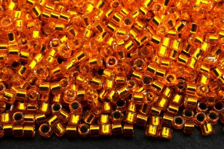 Бисер японский TOHO Treasure цилиндрический 11/0 #0030 светлый гиацинт, серебряная линия внутри, 5 грамм