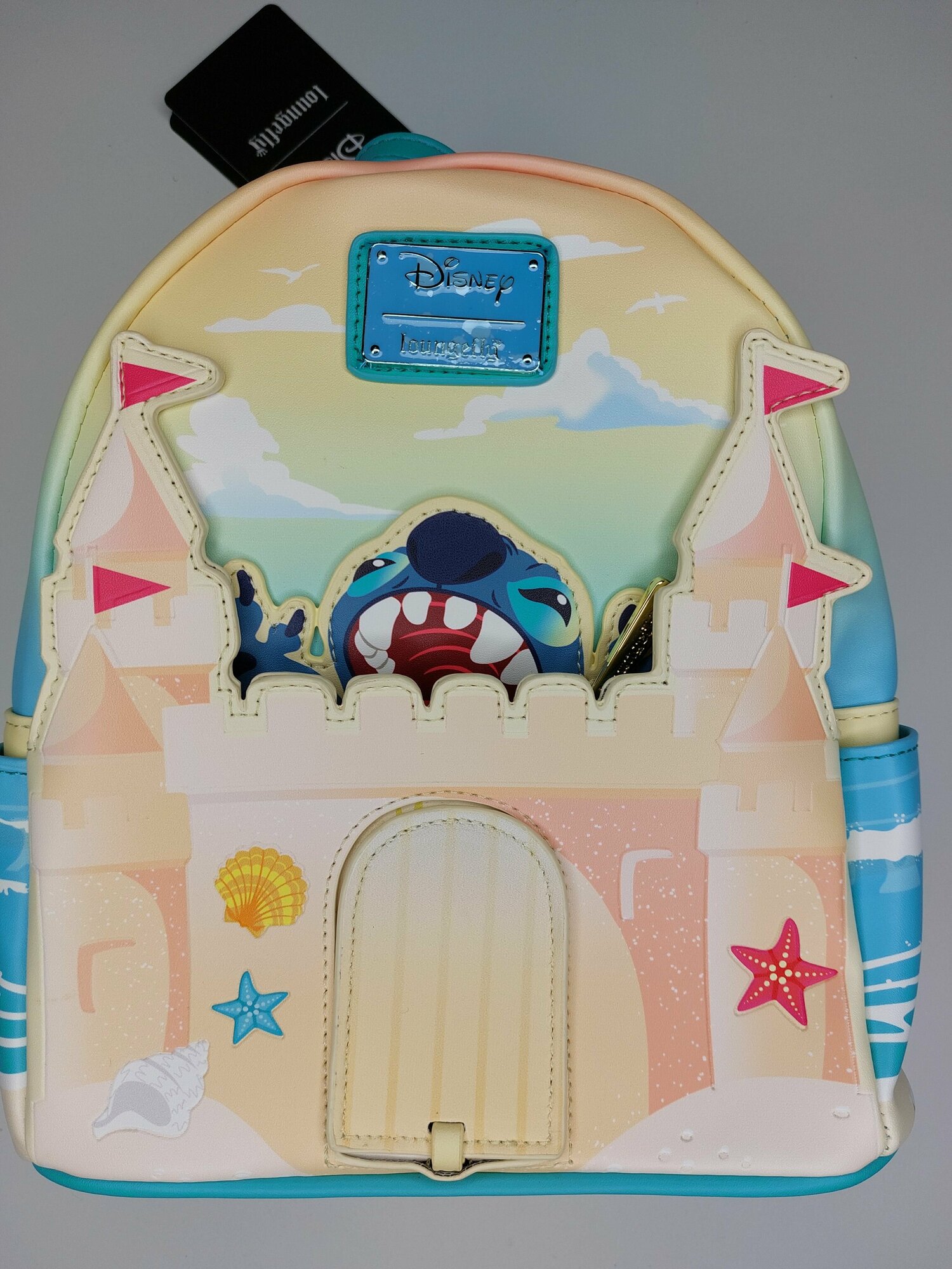 Сумка рюкзак Loungefly Стич в песчаном замке из мультика Лило и Стич Lilo & Stitch Sandcastle Beach Surprise