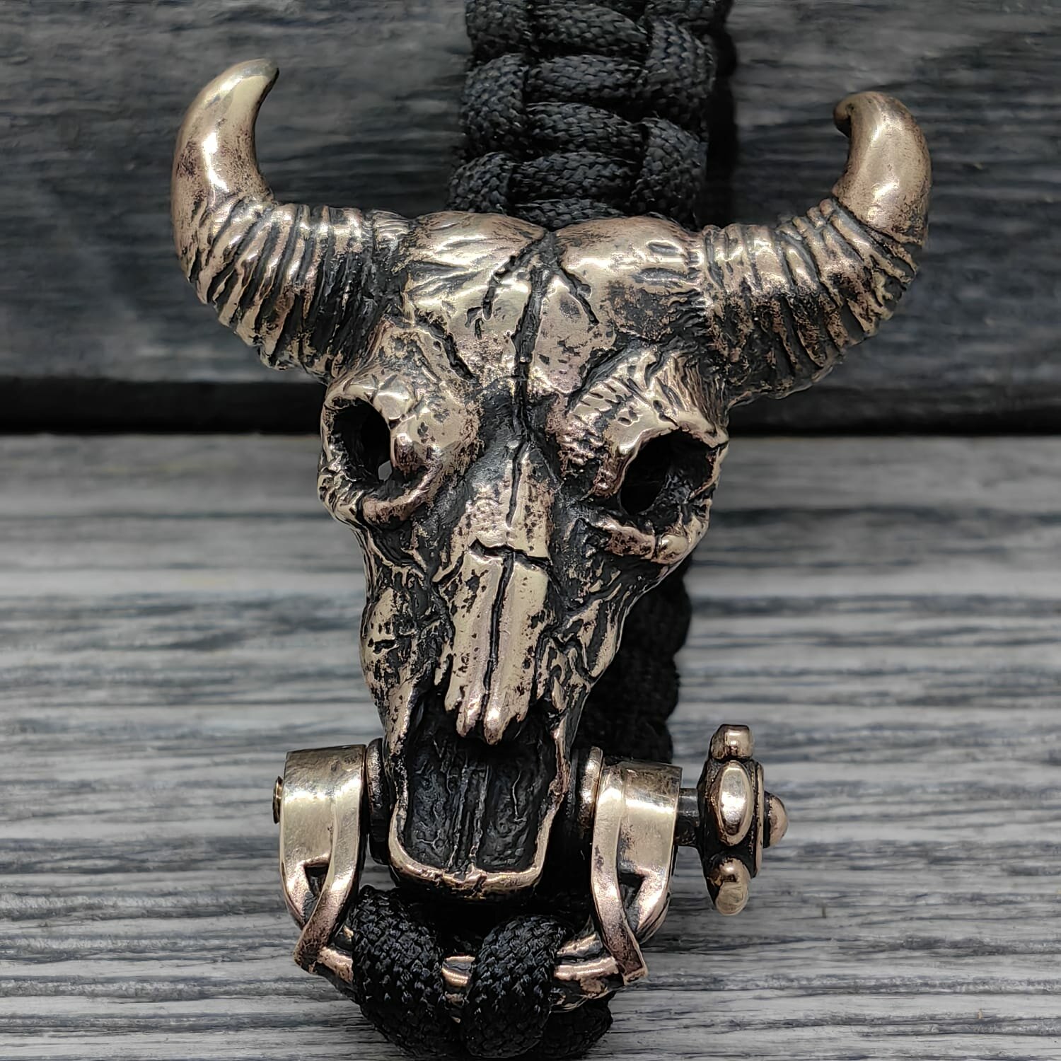 Плетеный браслет