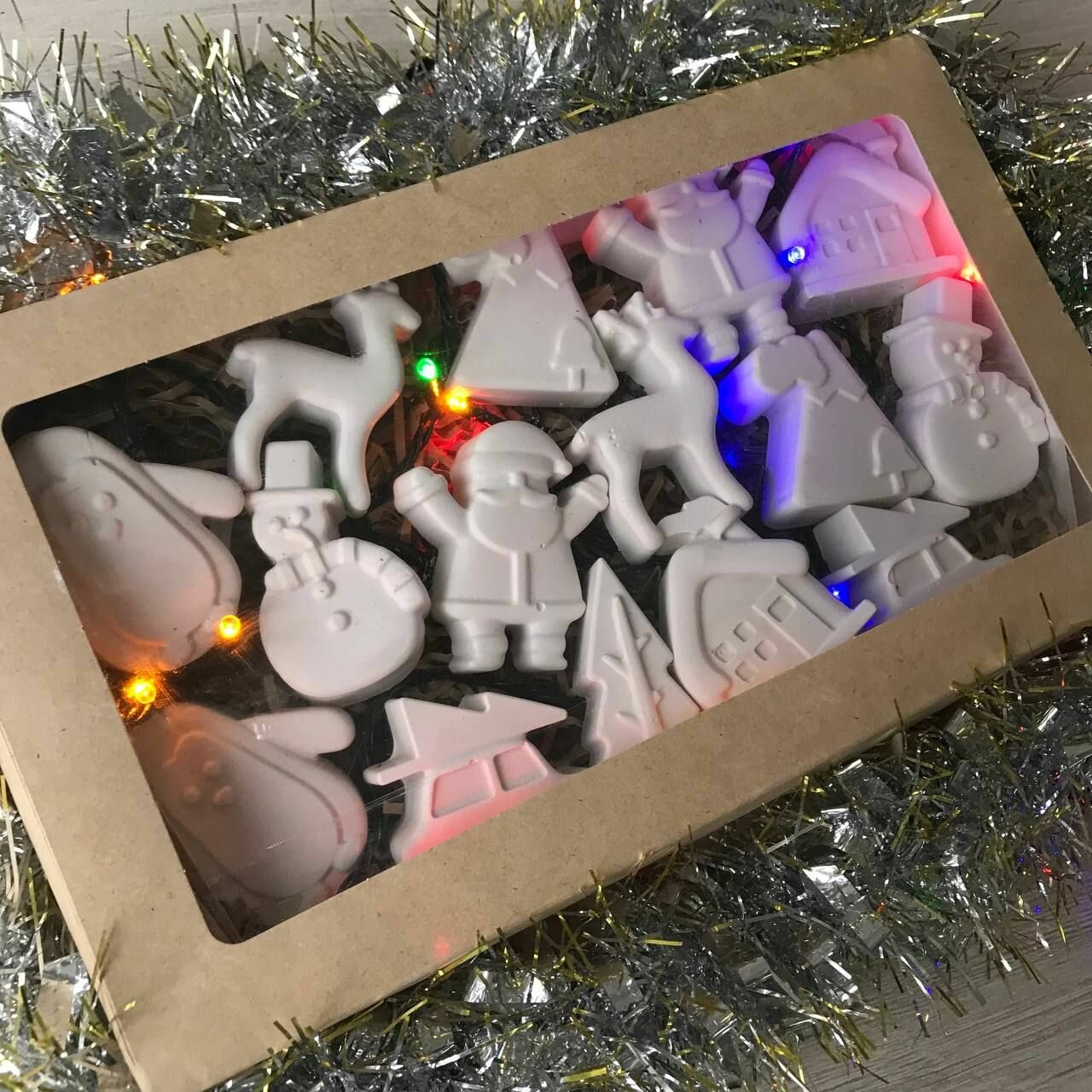 Подарочный набор игрушек объемных раскрасок / многоразовая 3D развивашка фигурки 16 шт, кисточка, краски / Творческая мастерская Сделай Сам