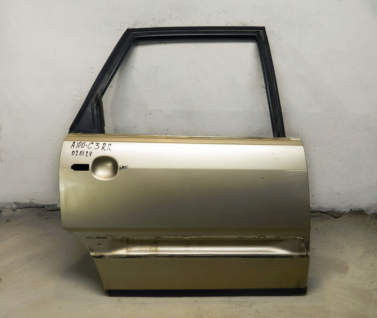 Дверь задняя правая Audi 100 C3