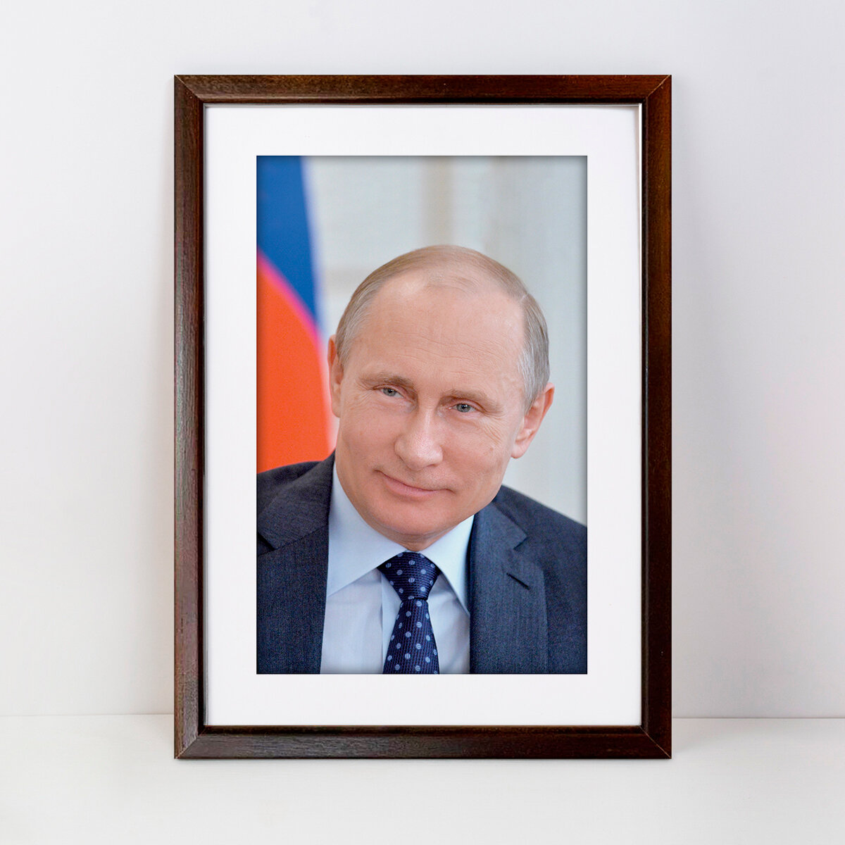 Портрет Путина В. В. в рамке под дерево / А-4 (21x30 см.)