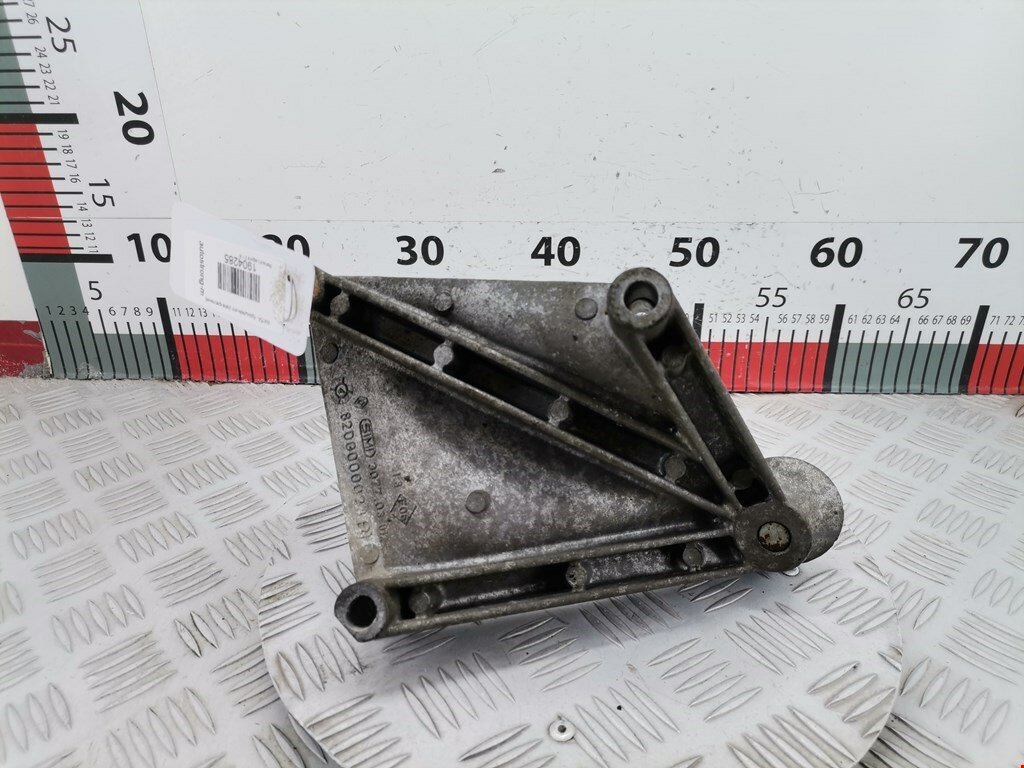 Кронштейн (крепление лапа траверса) кпп Renault Laguna 2 8200000023 арт. 1904285